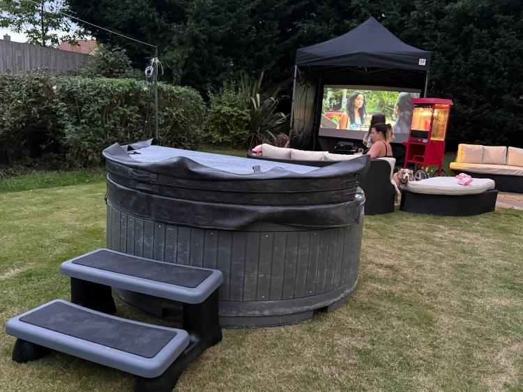 Indoor & Outdoor Cinema Hire – Aspire Hot Tub Hire